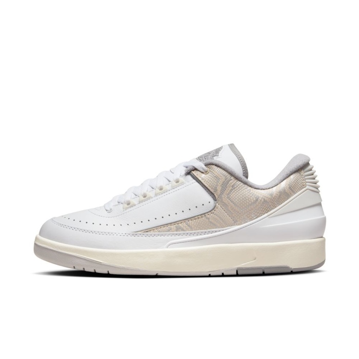 AIR JORDAN 2 RETRO LOW | Hoops Station